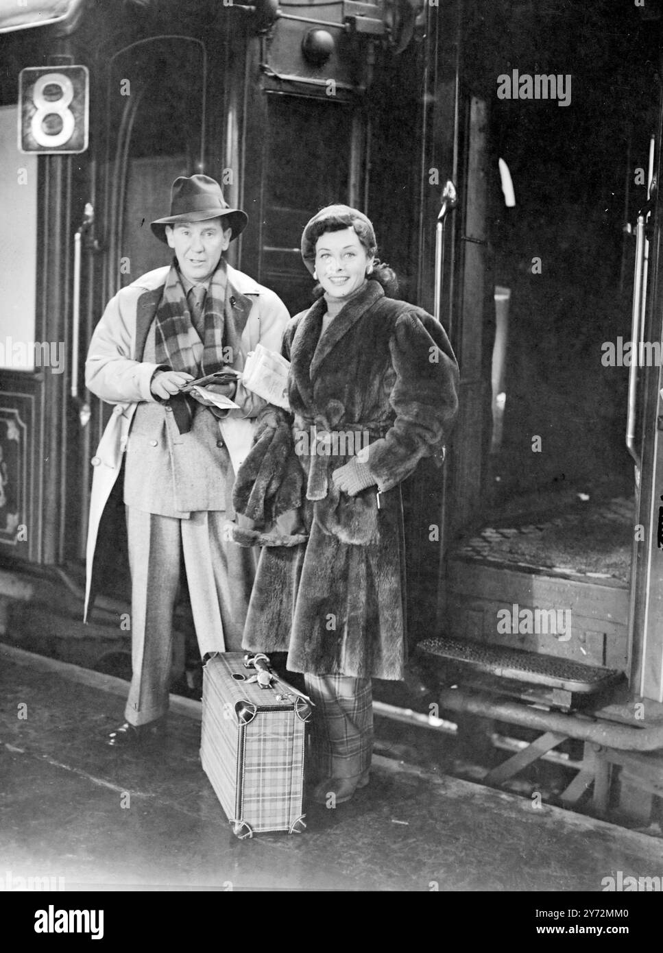 Golden arrow from left Black and White Stock Photos & Images - Alamy