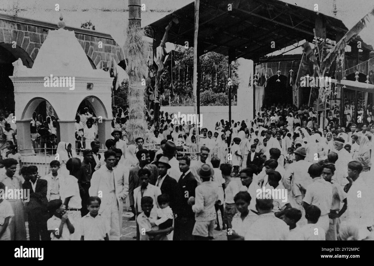 [original caption] - - The crowd leaving the Temple before the ...