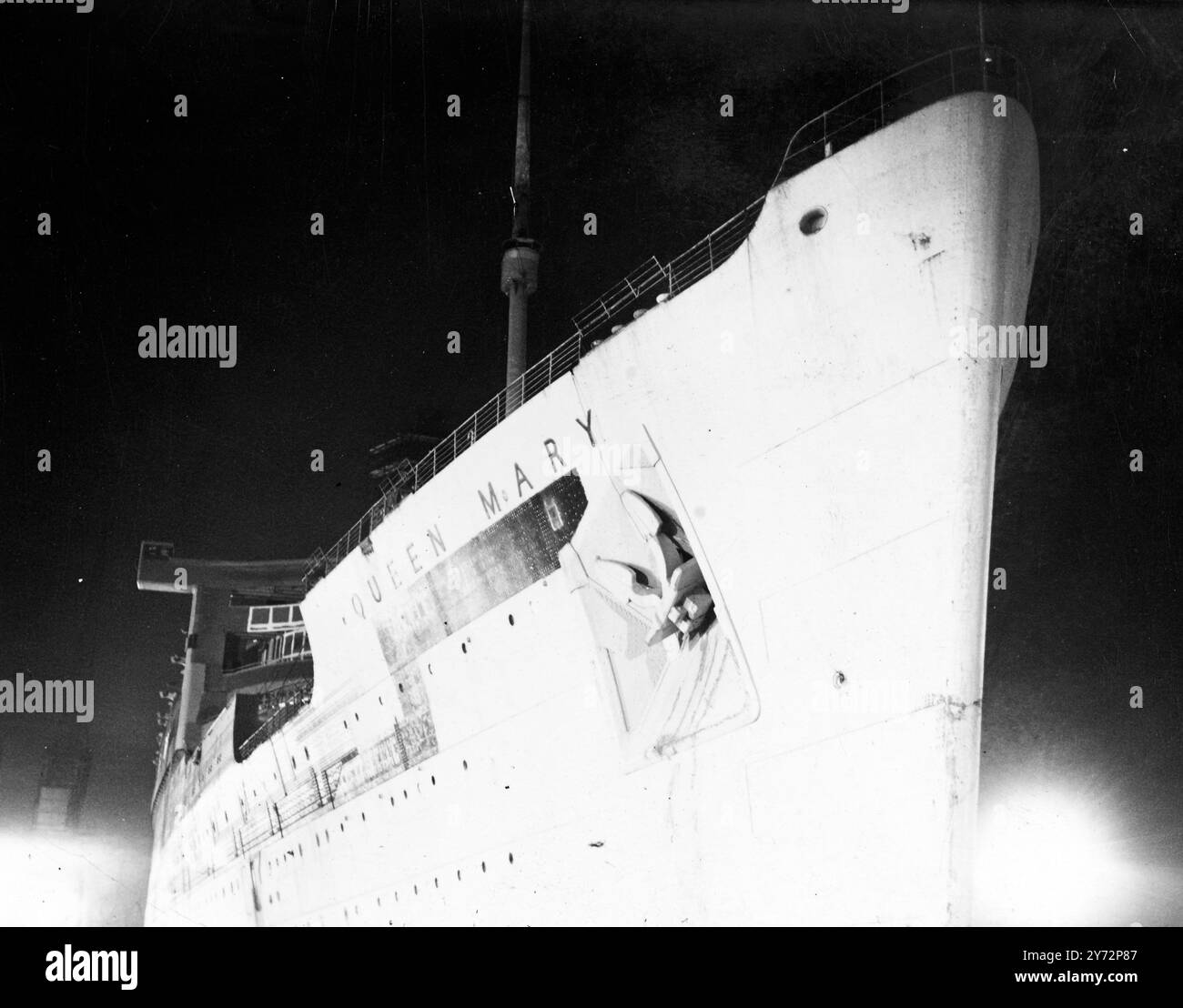 'Queen' of the night. A nice study of the Cunard White Star Ocean giant ...