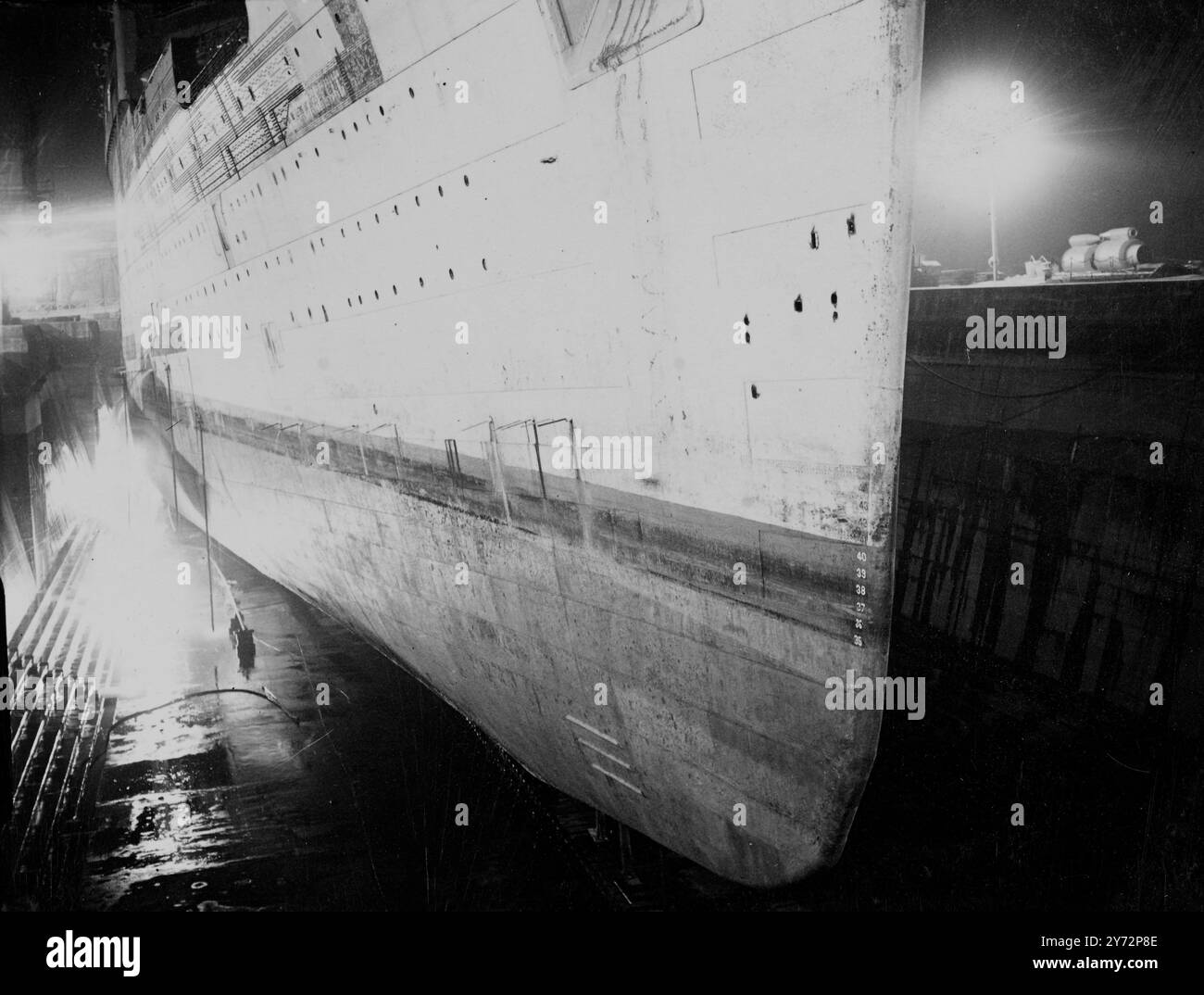 'Queen' of the night. A nice study of the Cunard White Star Ocean giant ...