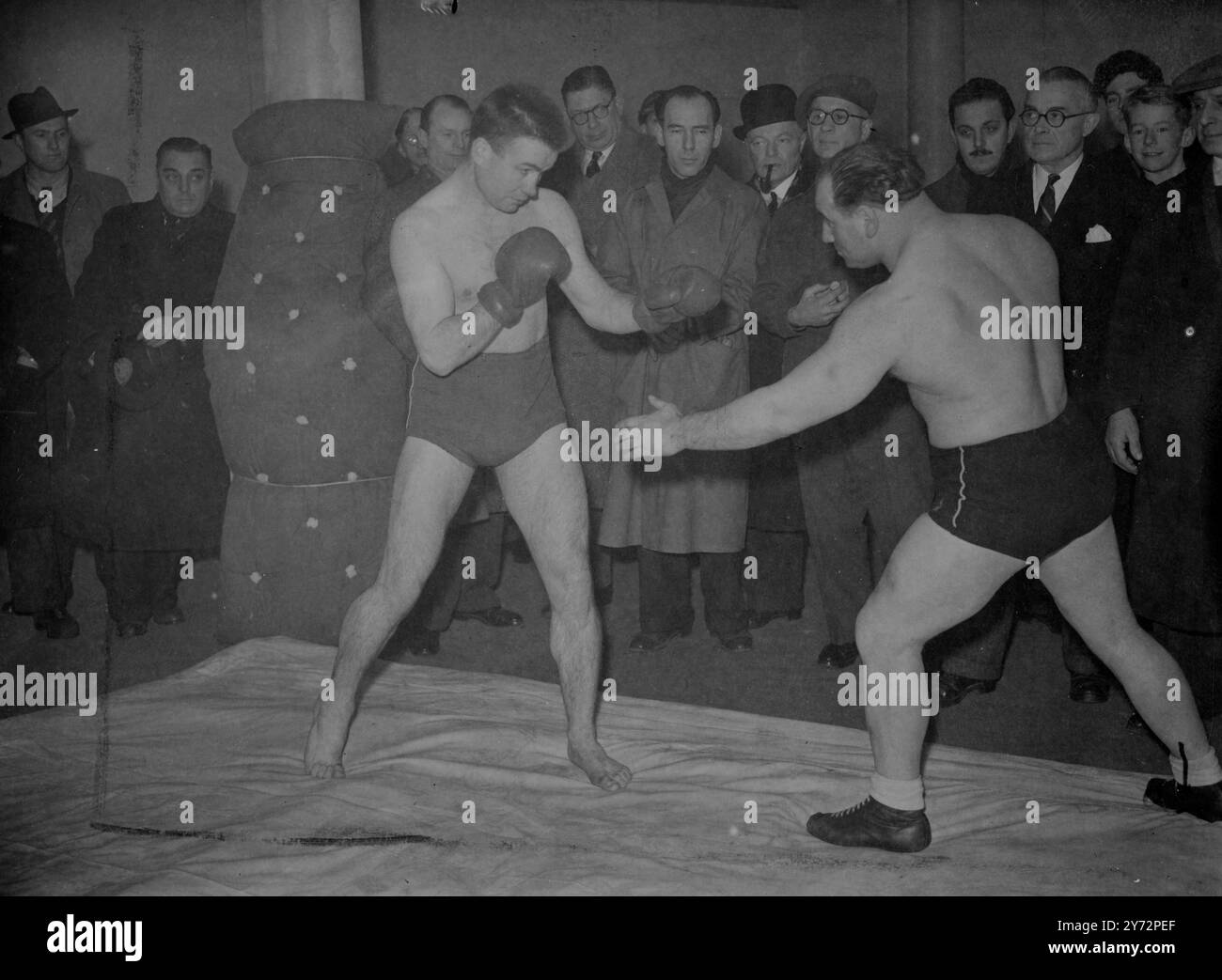 1940s wrestling hi-res stock photography and images - Alamy