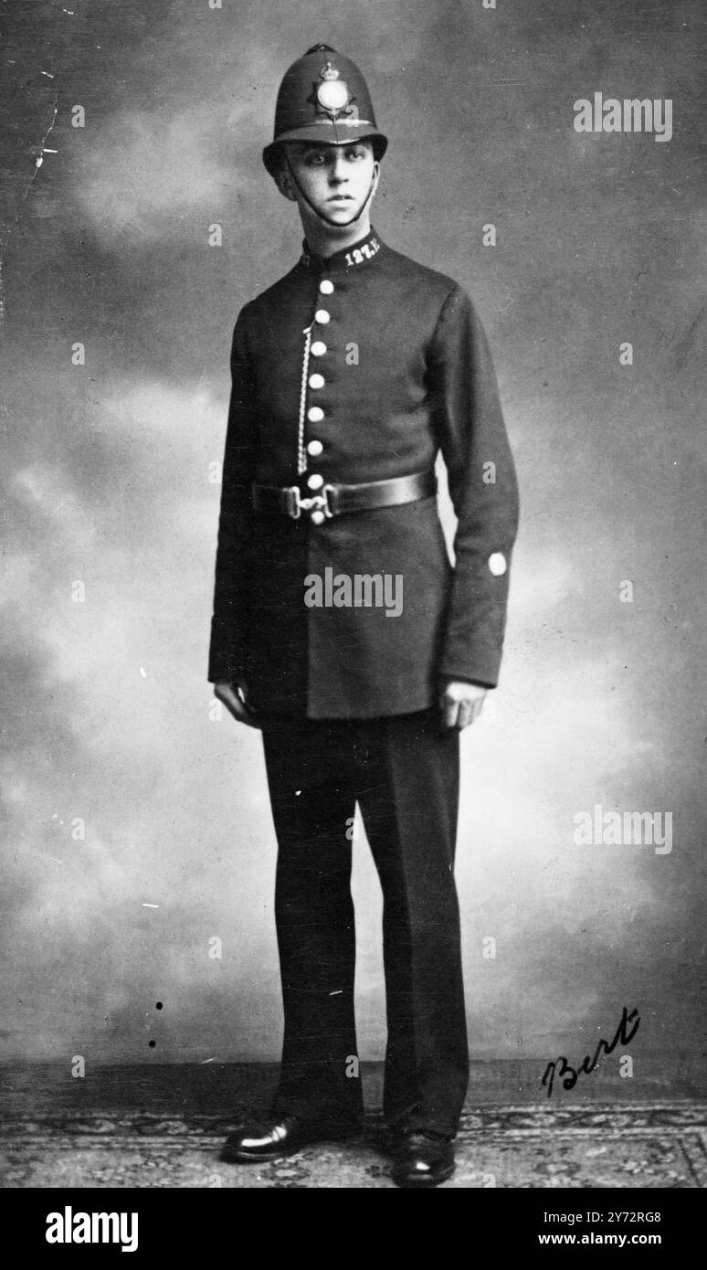 1940s police constable uniform hi-res stock photography and images - Alamy