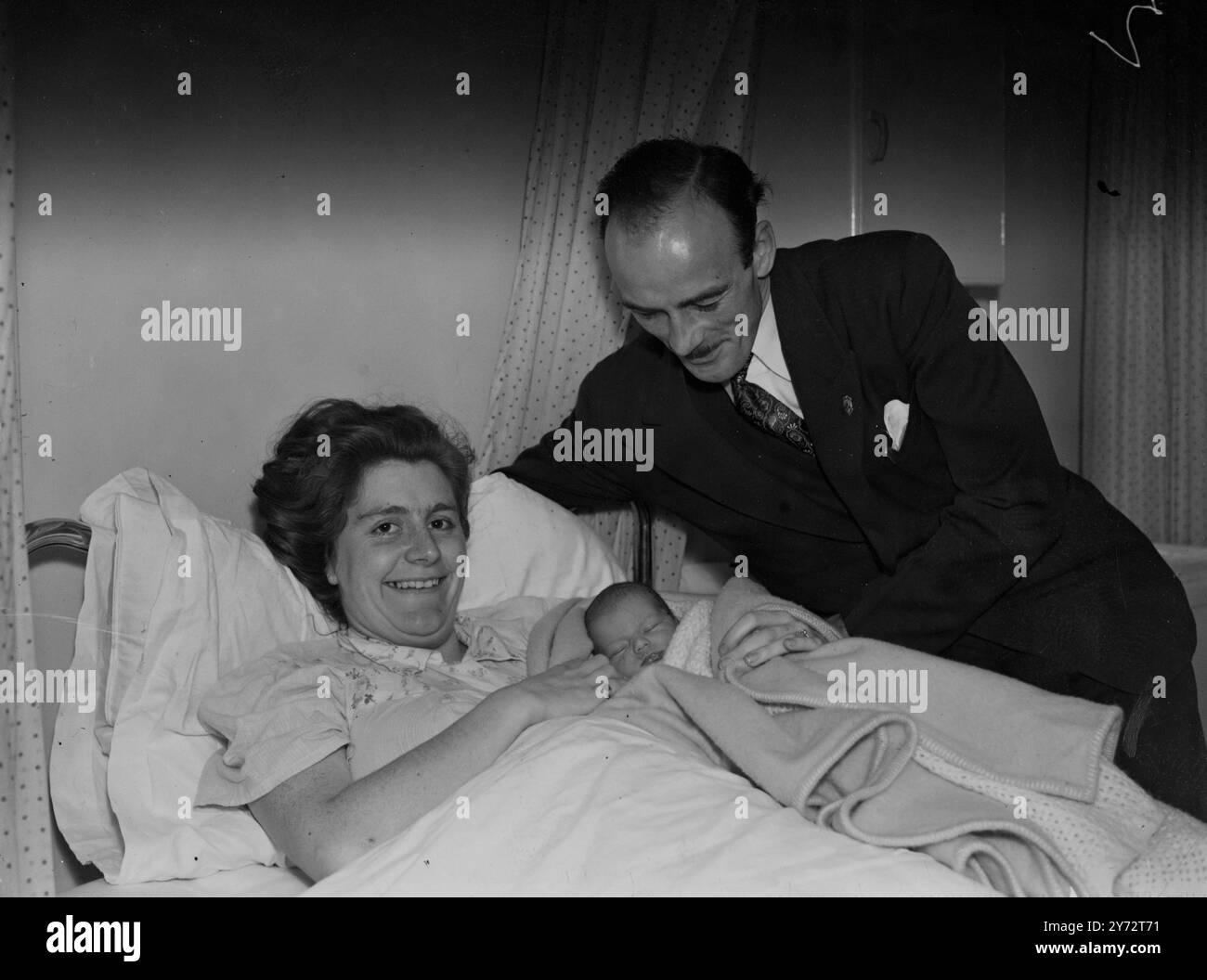 1940s hospital couple hi-res stock photography and images - Alamy