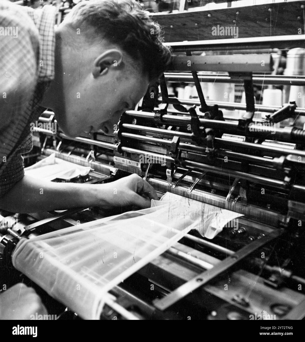 Nylon stockings, so long-awaited by the women of Britain will be in the ...