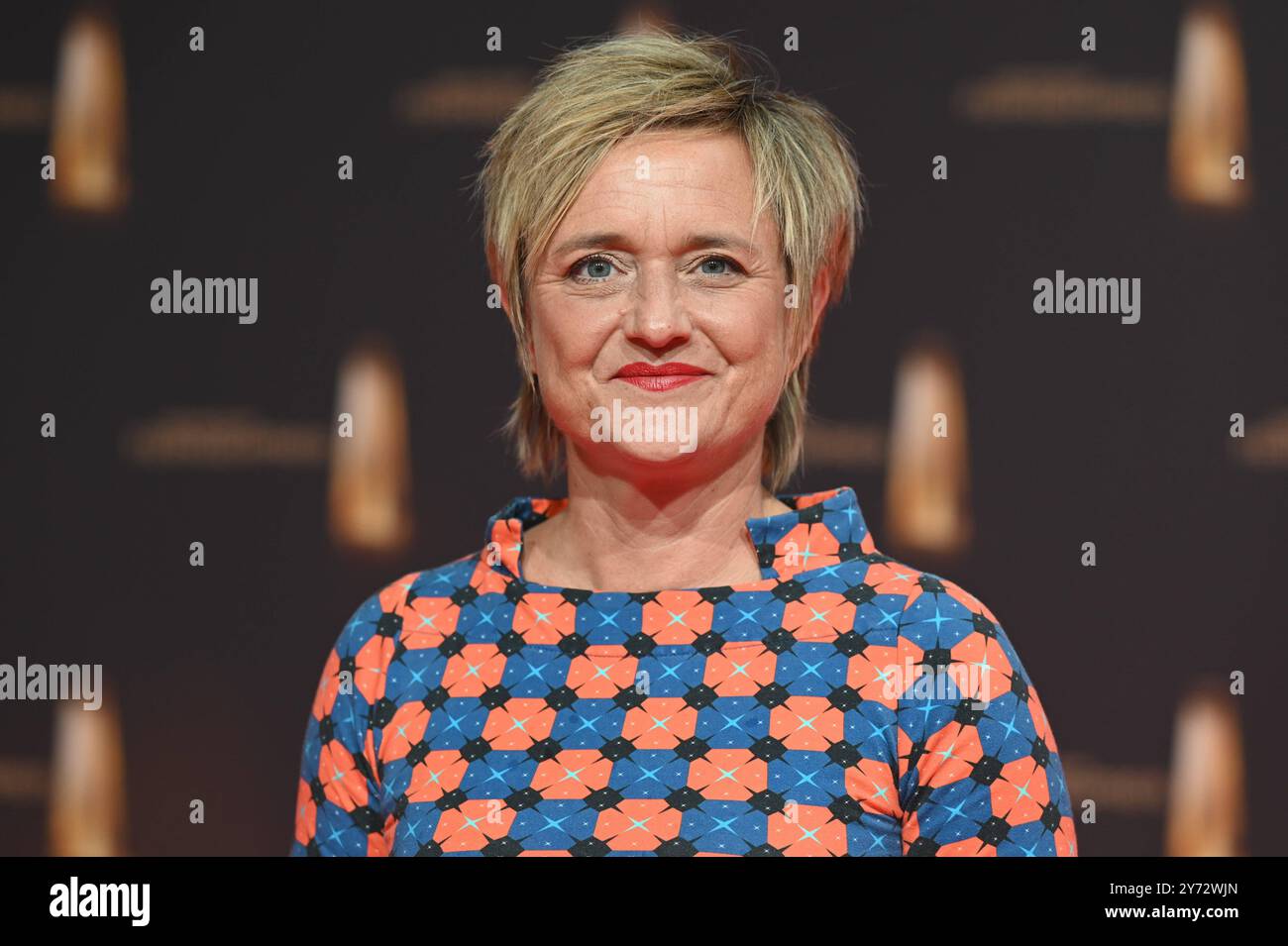 Journalistin Ellen Ehni kommt zur Gala und Verleihung des Deutschen ...