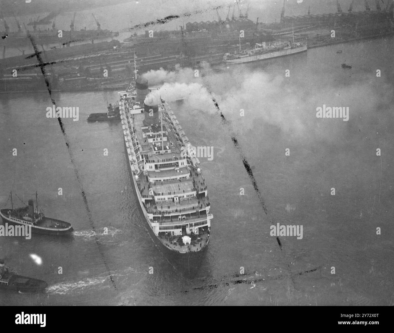 The 83,000 ton Cunard-White Star Liner "Queen Elizabeth" cast off her ...