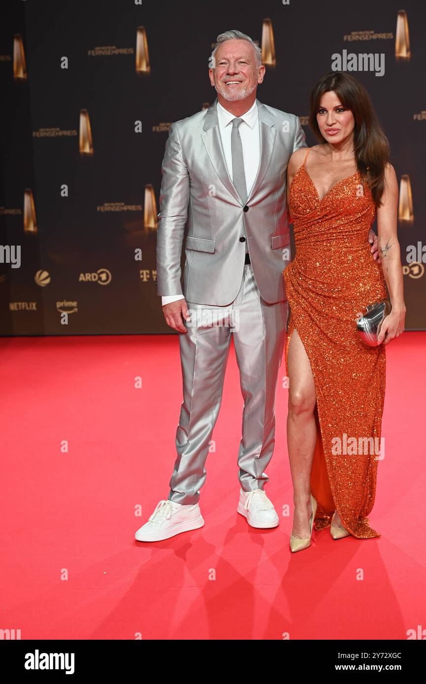 Schauspielerin Natalia Avelon mit Freund Otto Steiner kommt zur Gala ...