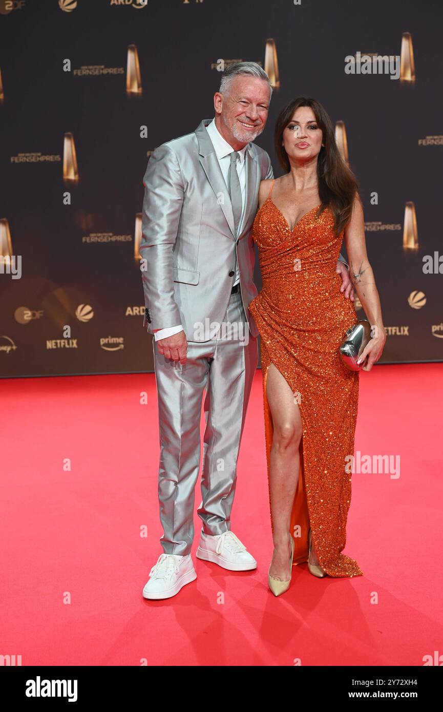 Schauspielerin Natalia Avelon mit Freund Otto Steiner kommt zur Gala ...