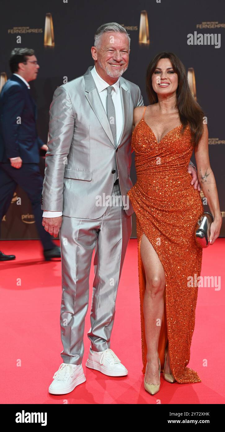 Schauspielerin Natalia Avelon mit Freund Otto Steiner kommt zur Gala ...