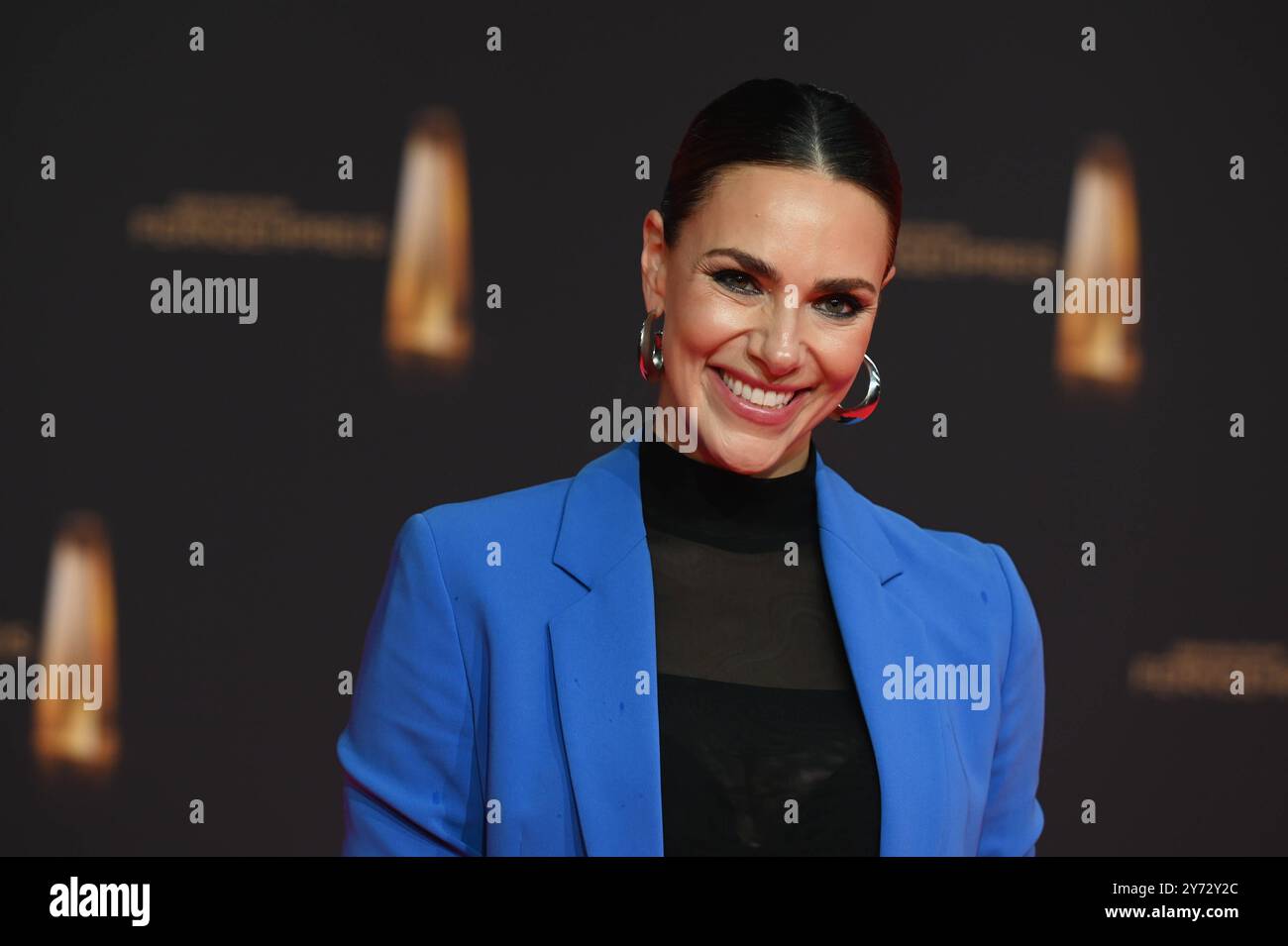 Moderatorin Esther Sedlaczek kommt zur Gala und Verleihung des ...