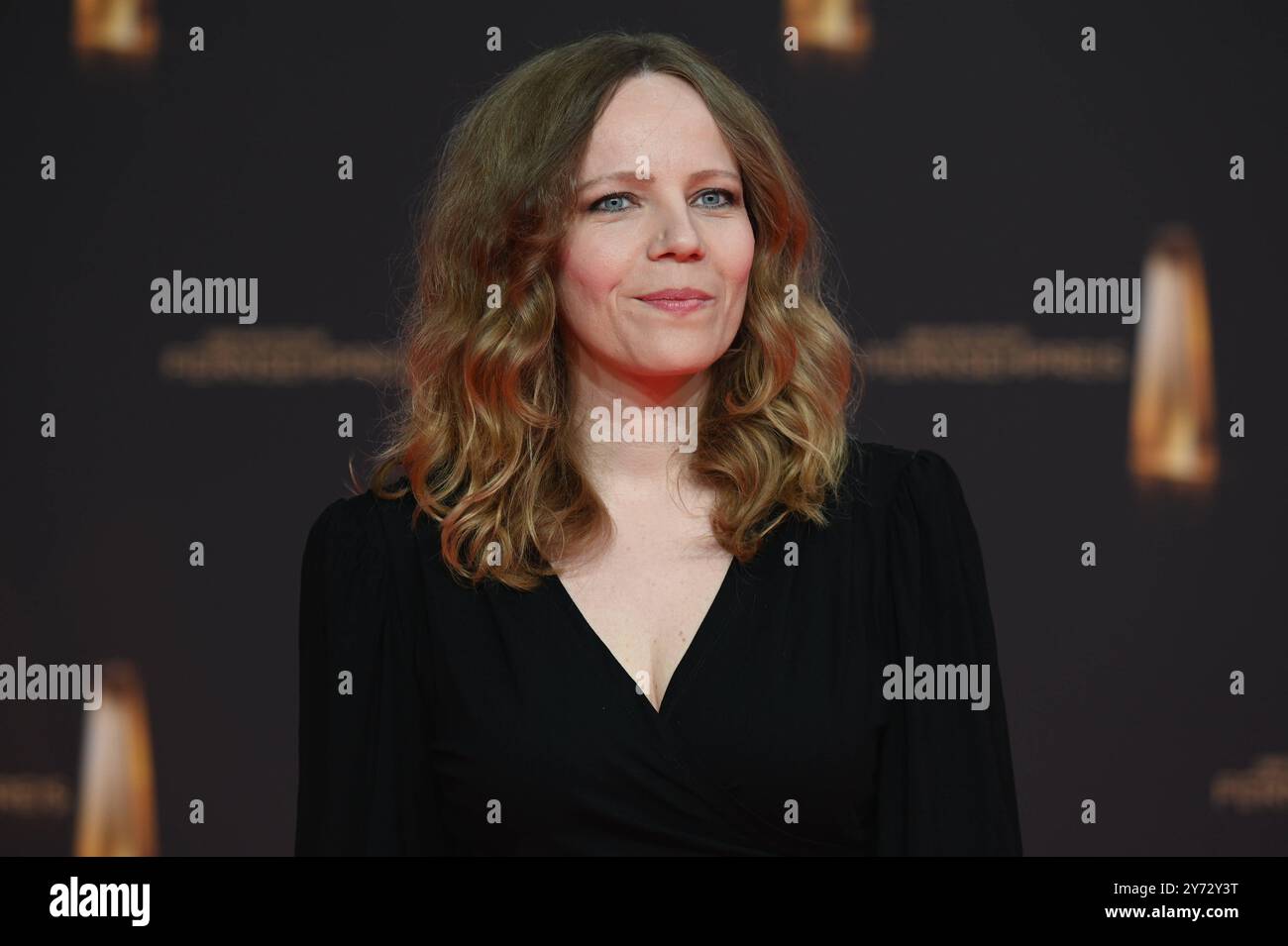 Moderatorin Sarah Bosetti kommt zur Gala und Verleihung des Deutschen ...