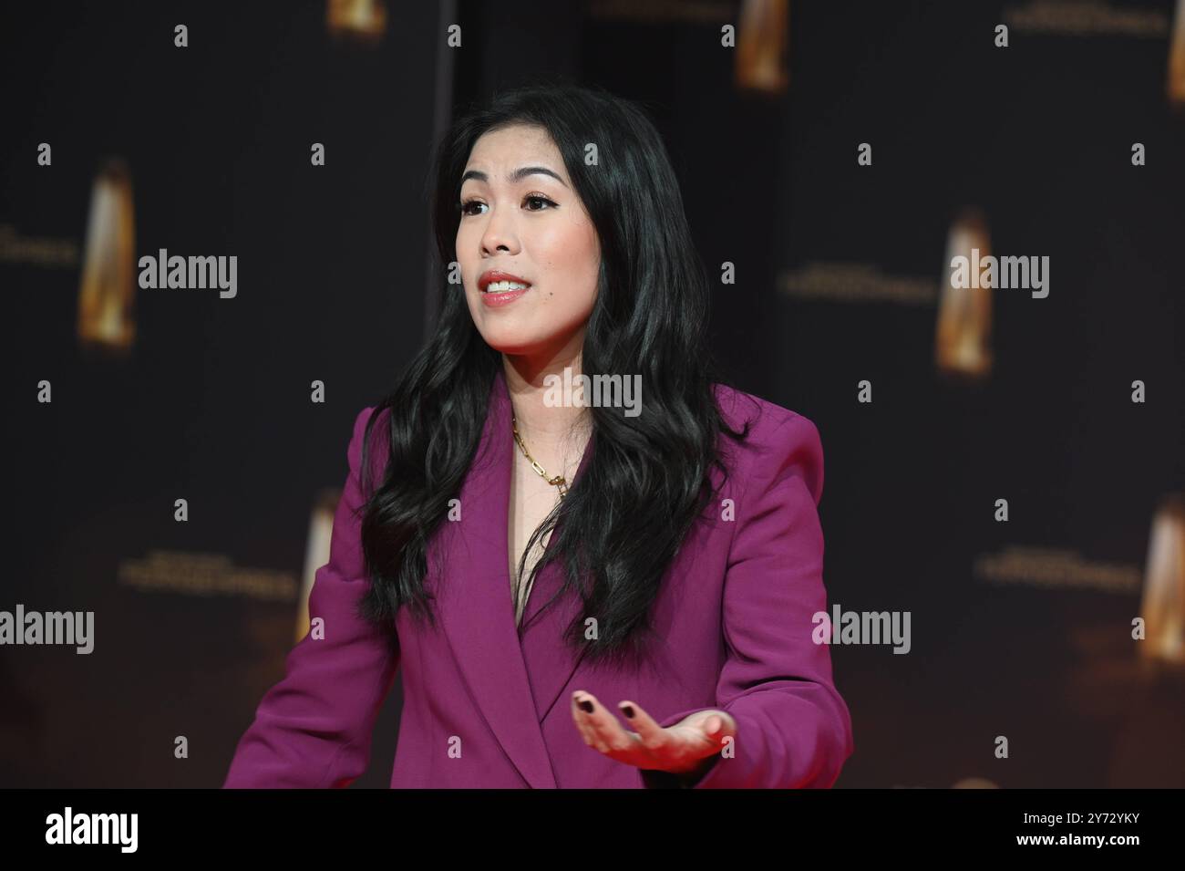 Moderatorin Mai Thi Nguyen-Kim kommt zur Gala und Verleihung des ...