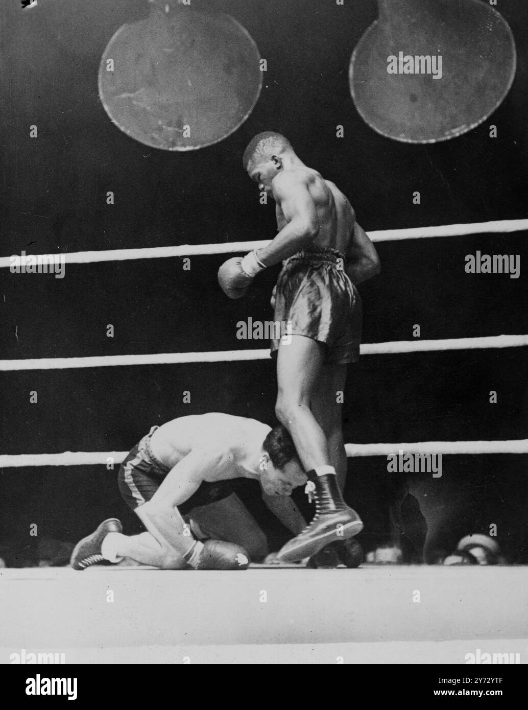 Ronnie james boxing hi-res stock photography and images - Alamy