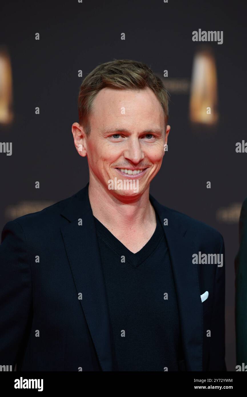 Moderator Jochen Breyer kommt zur Gala und Verleihung des Deutschen ...