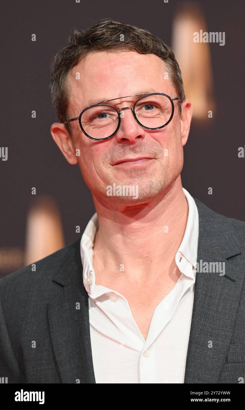 Moderator Alexander Bommes kommt zur Gala und Verleihung des Deutschen ...