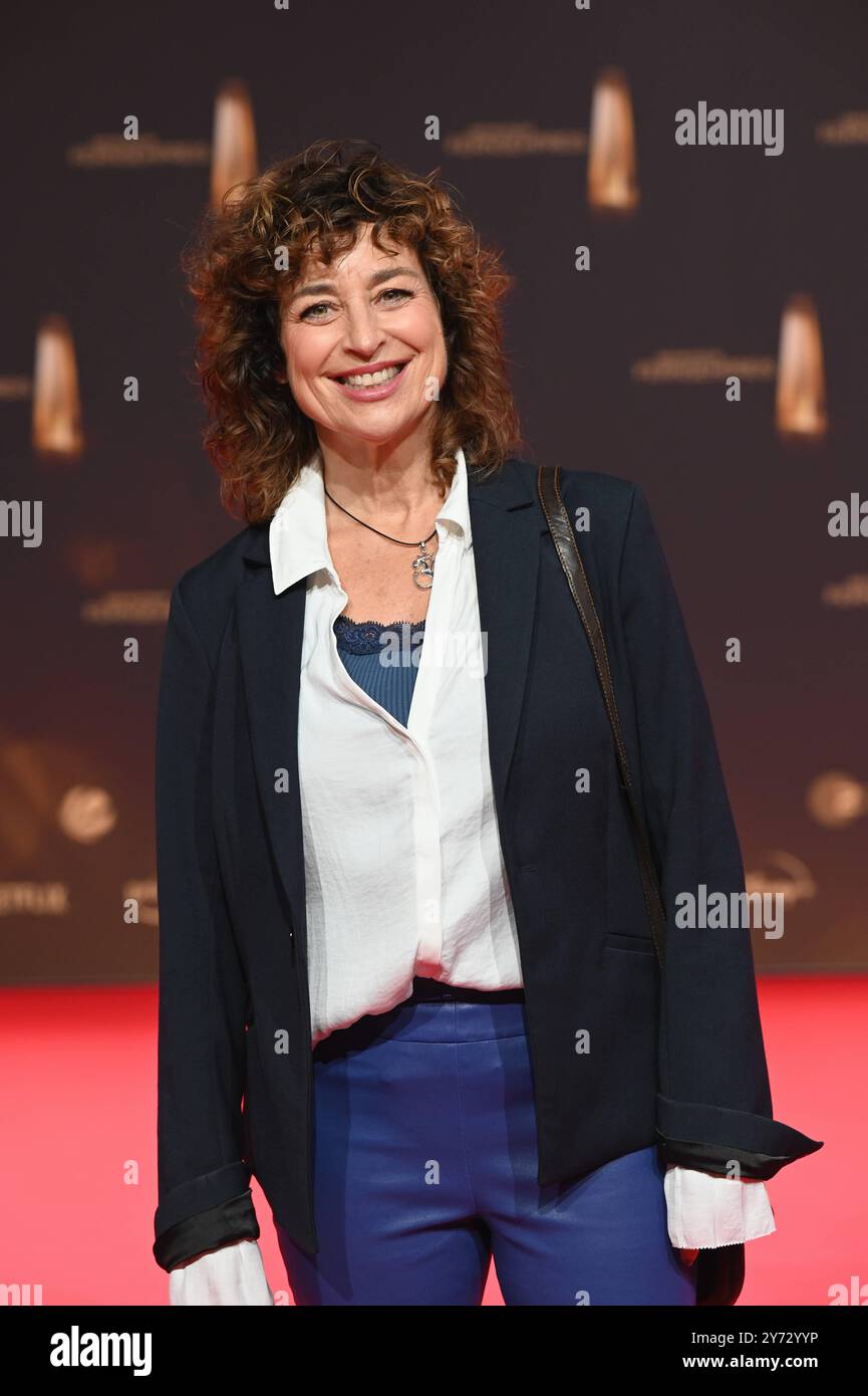 Schauspielerin Isabel Varell kommt zur Gala und Verleihung des ...