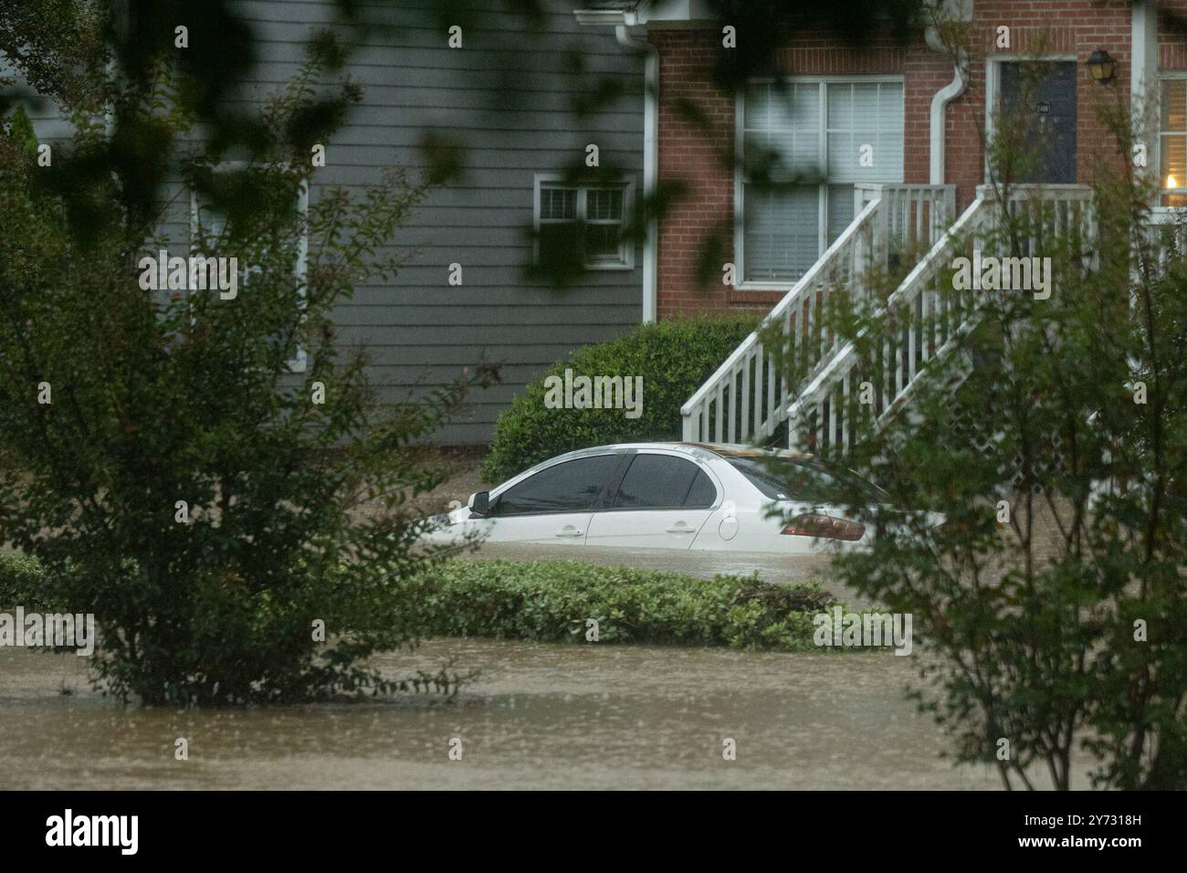 Atlanta, Georgia, USA. 27th Sep, 2024. Flood surge traps cars and ...