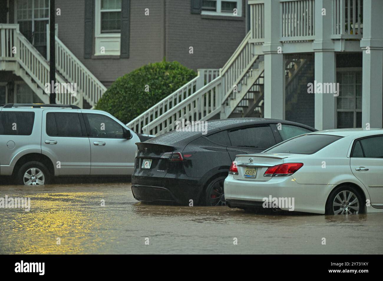 Atlanta, Georgia, USA. 27th Sep, 2024. Flood surge traps cars and ...