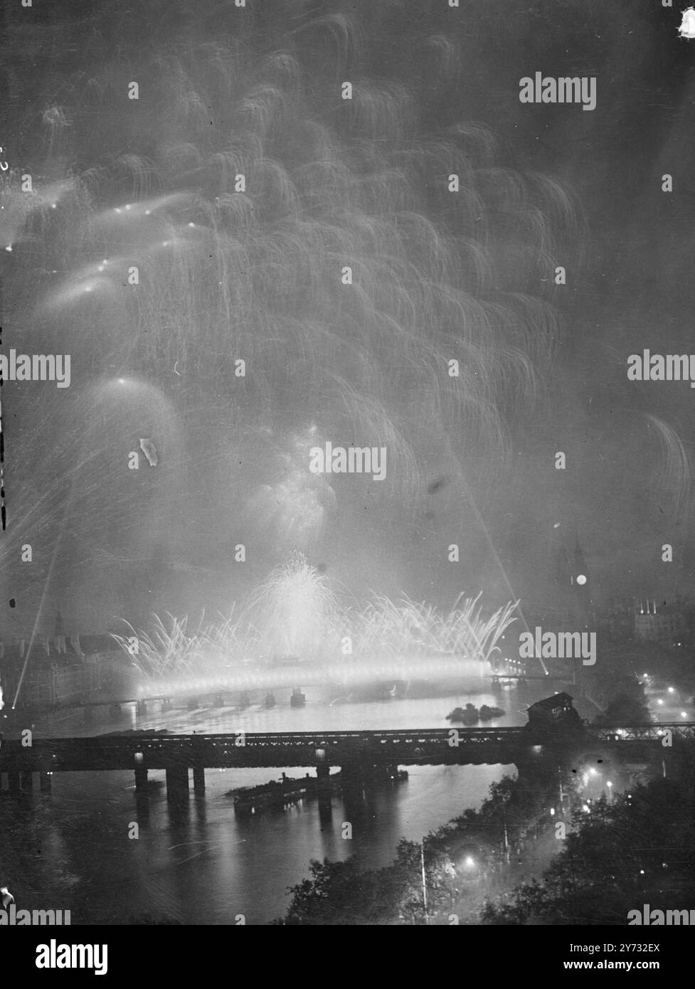 The Royal family with thousands of their people, came to the Thames ...