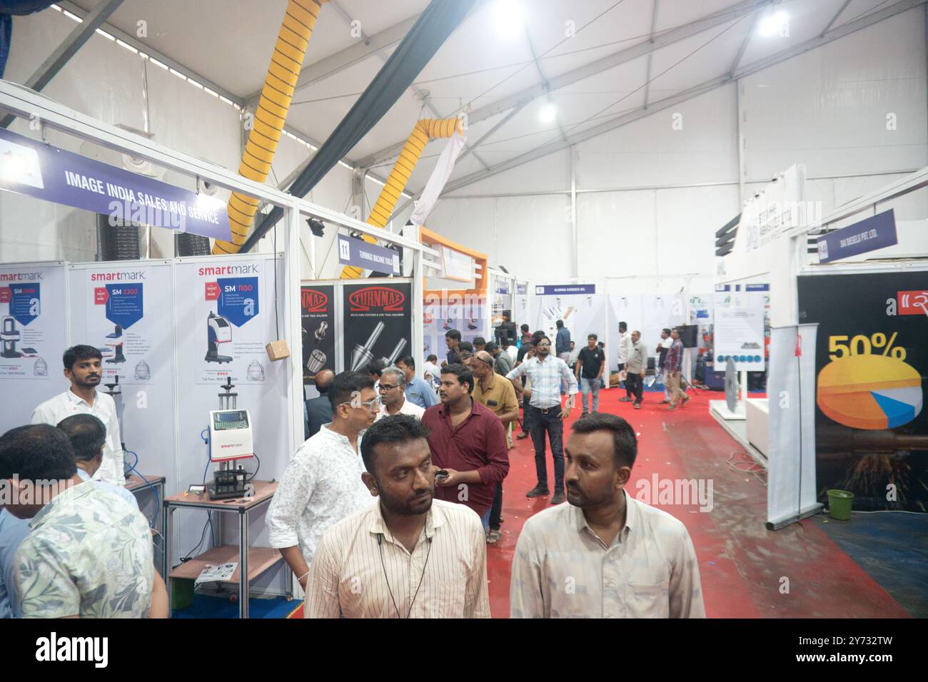 Smart material handling hi-res stock photography and images - Alamy