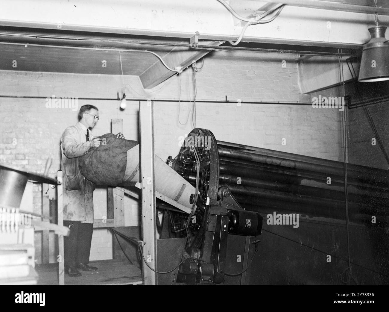 1940s office machine black and white hi-res stock photography and ...