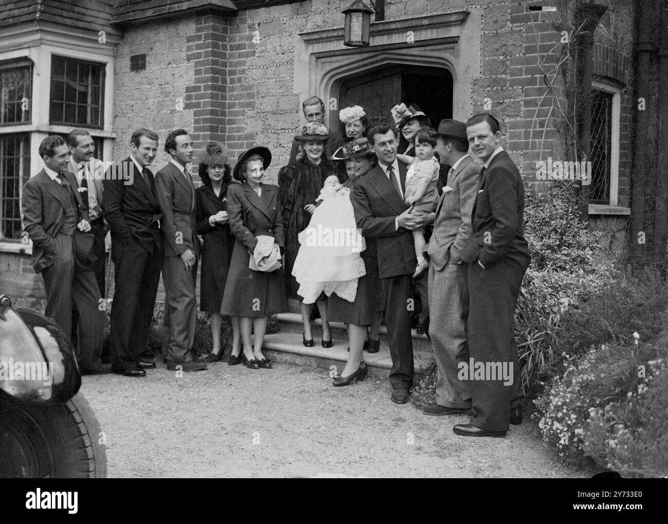 A huge crowd of film fans mobbed Stewart Granger and his wife at the ...