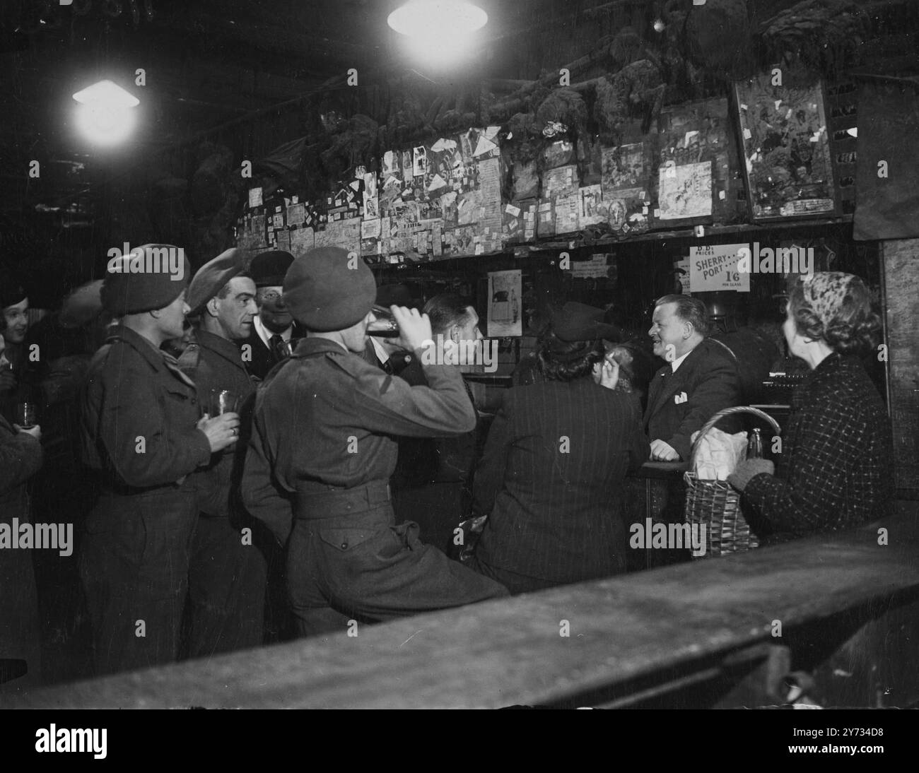 Royal Army Service Corps Soldiers in a pub Stock Photo - Alamy