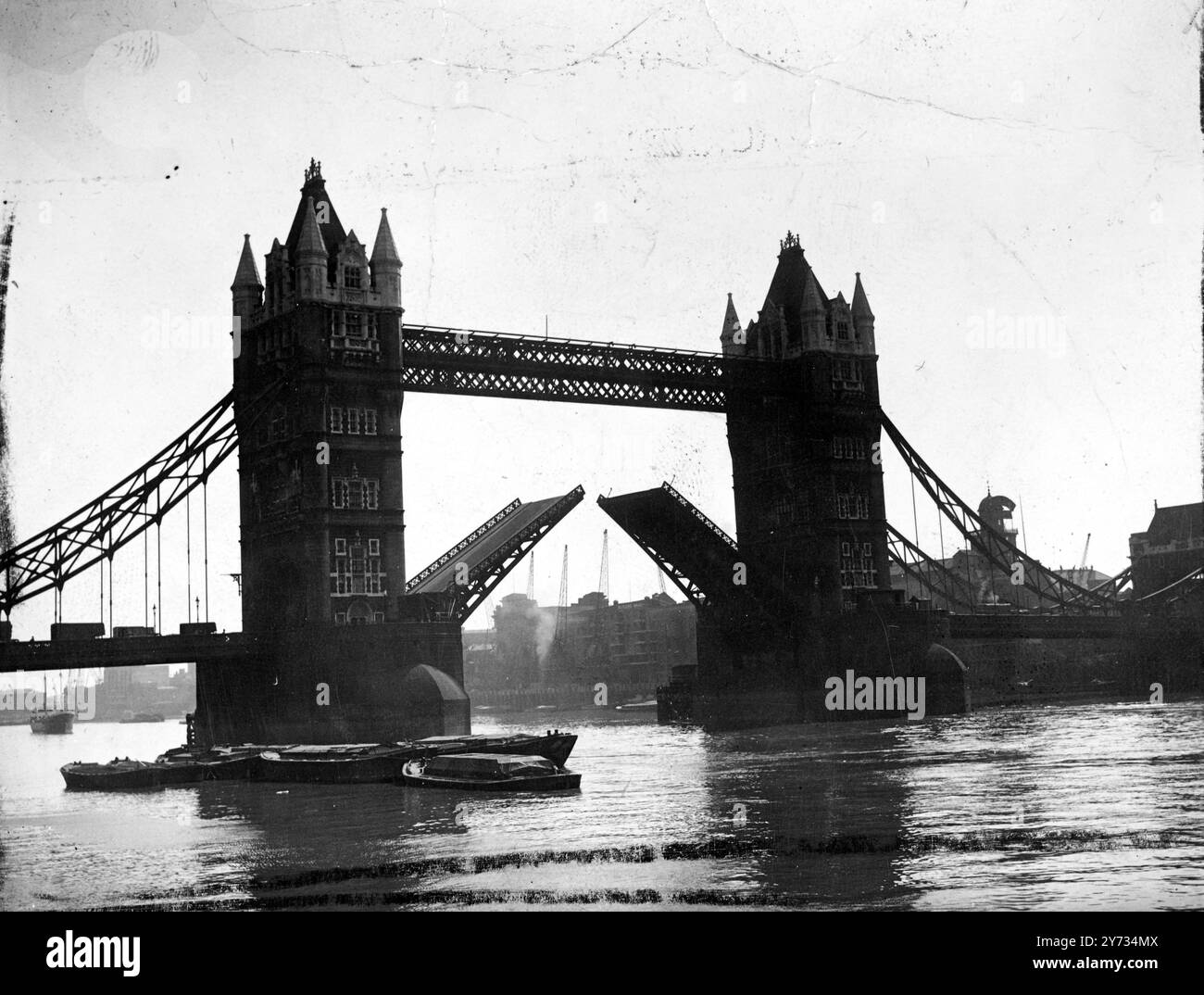 Tower Bridge opens, London. 1946 Stock Photo - Alamy