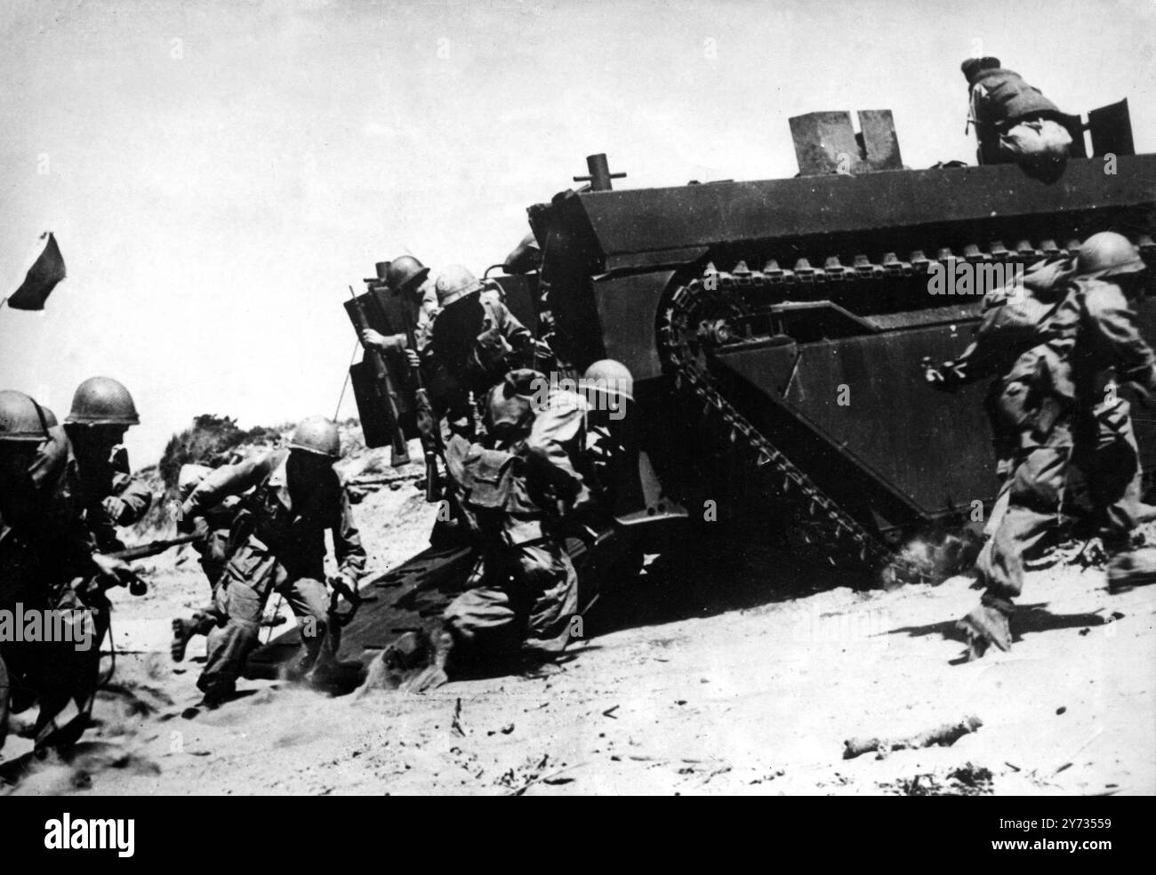 The first wave ashore at Port Said Allied Commandos in the first wave ...