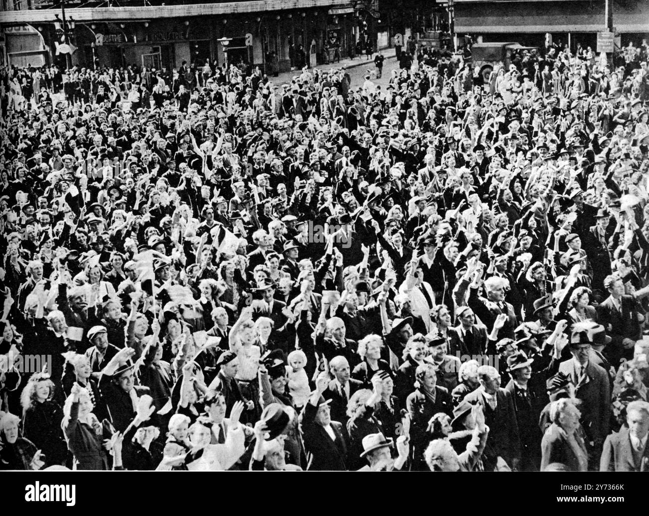 Liberation of Brussels Cheering crowds filled the streets Everyone ...