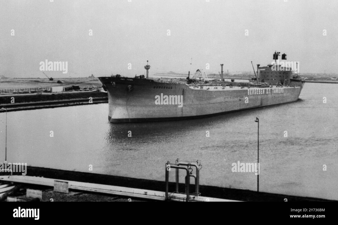 Norwegian Tanker. Rotterdam ; The 204,000 ton Norwegian tanker ...