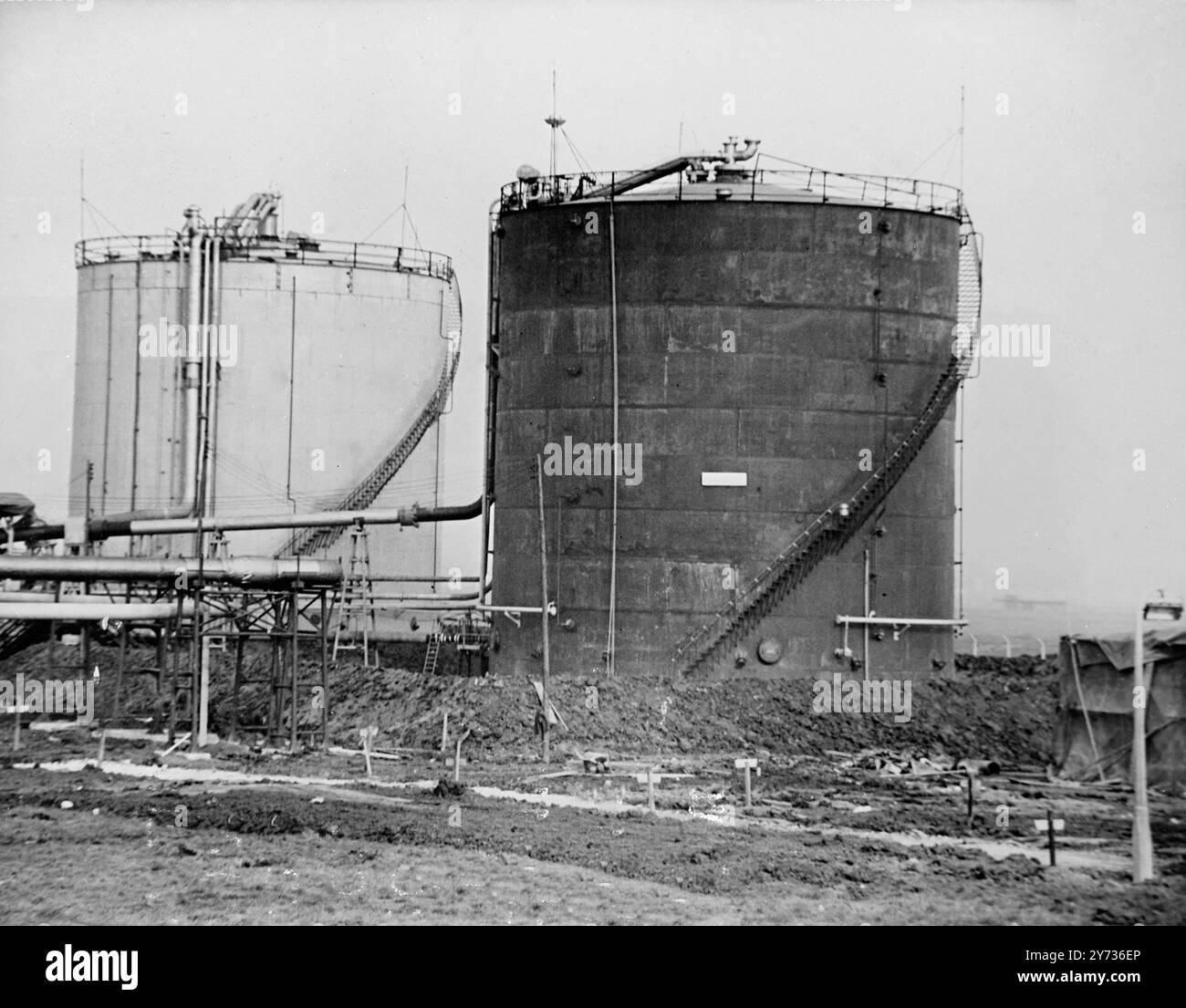 Methane tanker Black and White Stock Photos & Images - Alamy