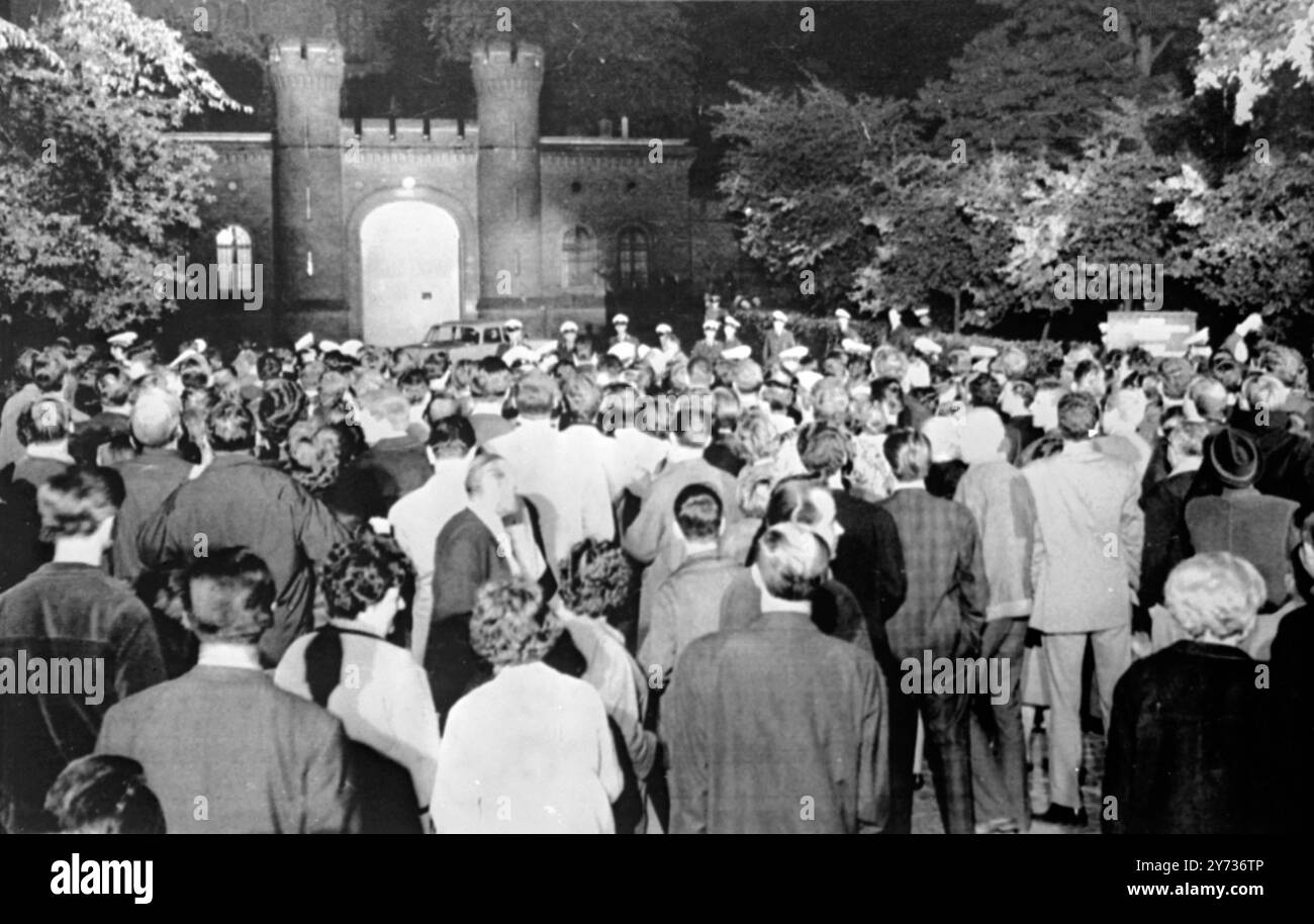 Spandau demonstration : Section of a crowd of 1,500 people who clapped ...