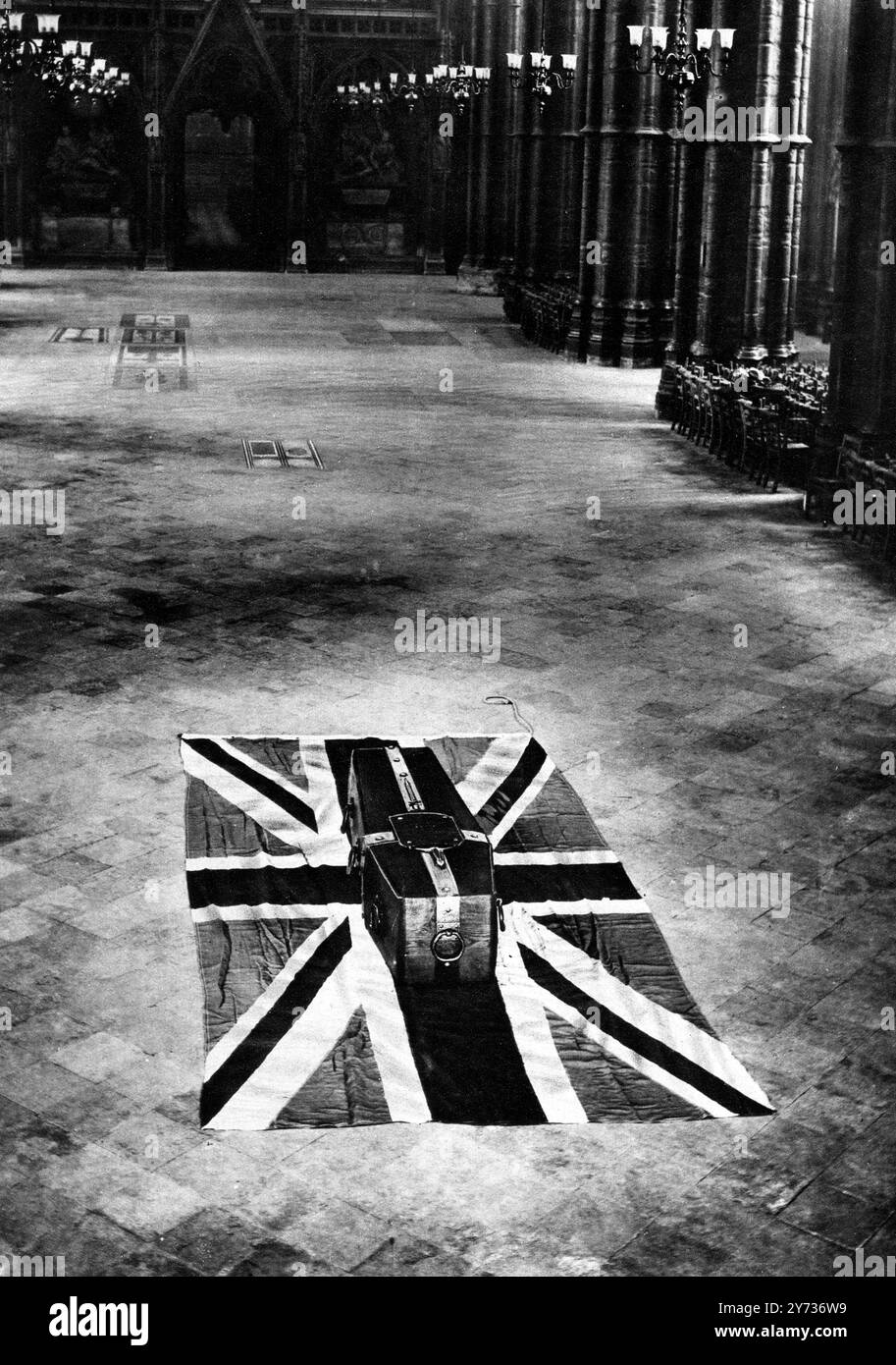Funeral of the Unknown Warrior . In Westminster Abbey : the coffin for ...