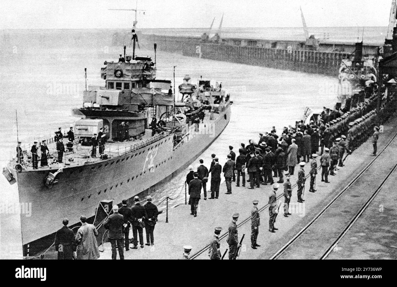 The HMS Verdun docking at Dover carrying the coffin containing the ...