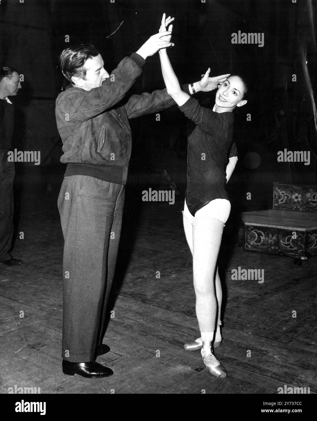 Dame Margot rehearses for the Royal Ballet's new season. Choreographer ...