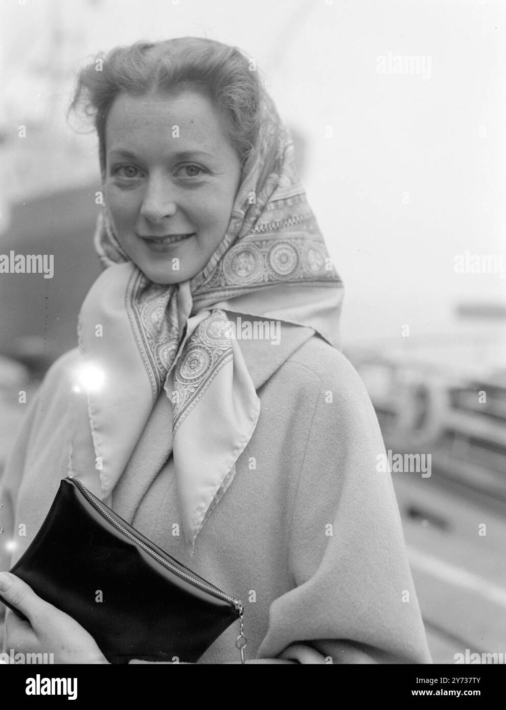 Moira Shearer comes home . Prima Ballerina of the Sadler ' s Wells ...