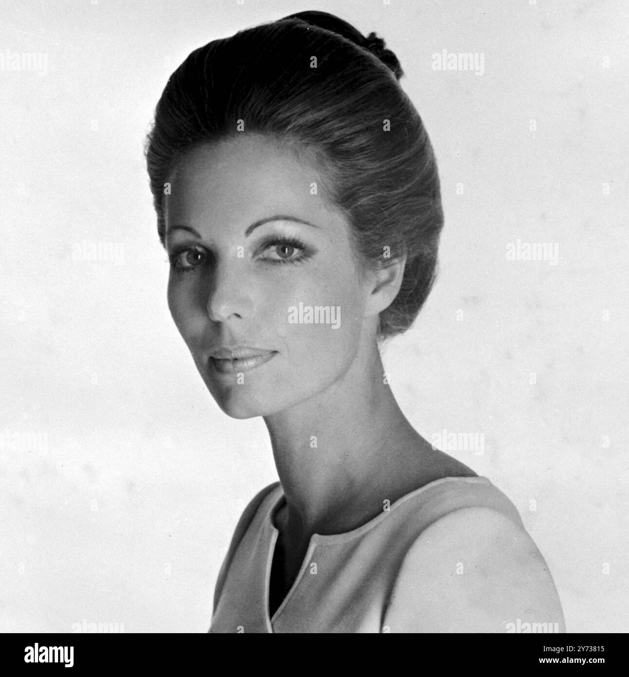 Lady James to become Aga Khan ' s wife . London : Lady James Crichton ...