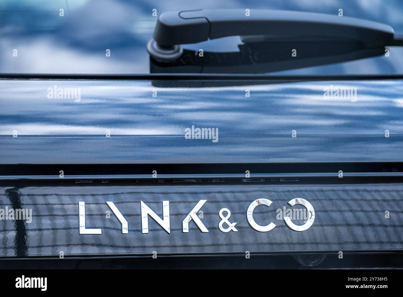 Lynk co logo hi-res stock photography and images - Alamy