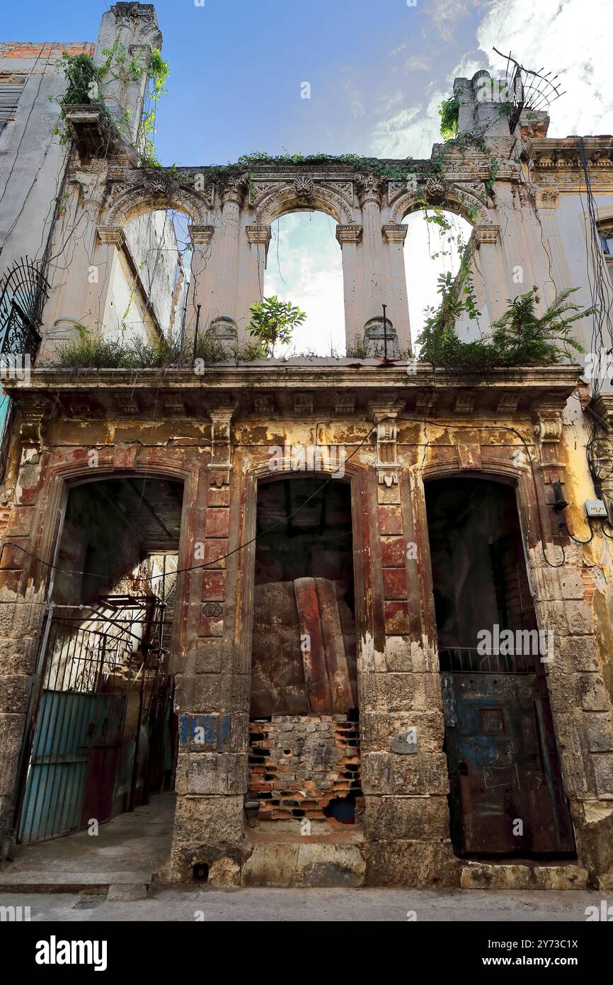Collapsed building backlit hi-res stock photography and images - Alamy