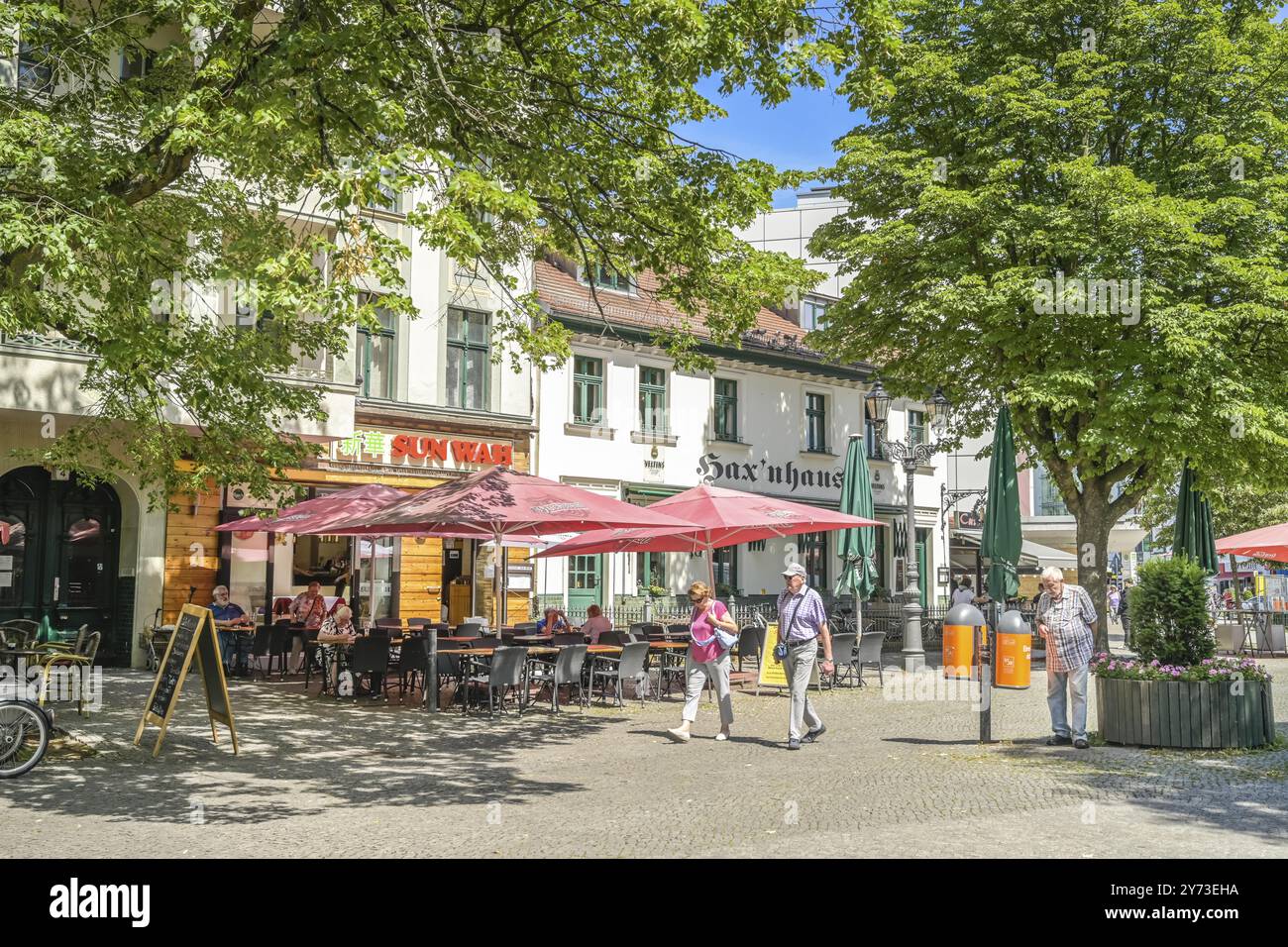 Street scene Alt-Tegel, Tegel, Reinickendorf, Berlin, Germany, Europe ...