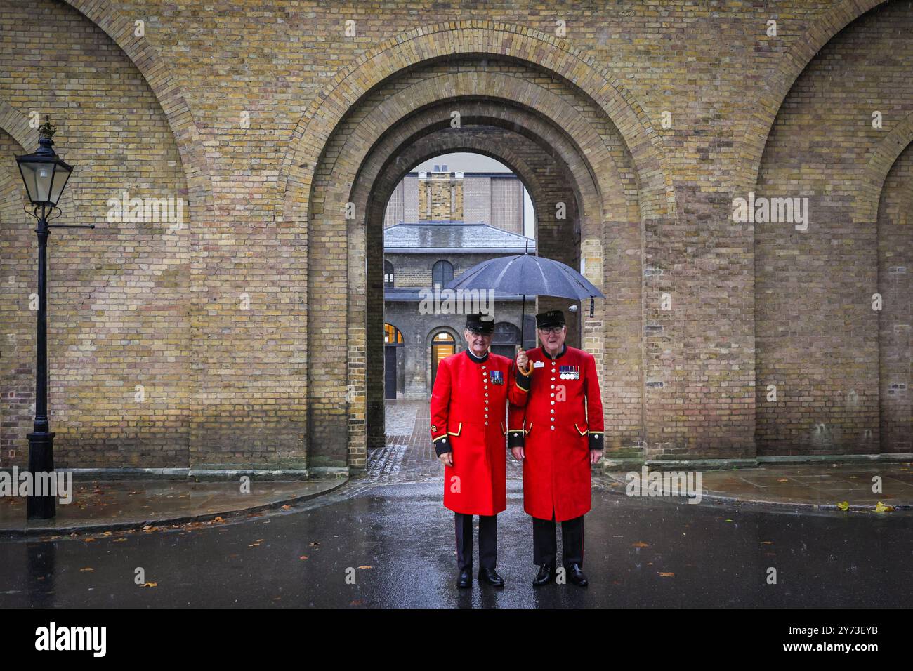 London, UK, 27th Sep 2024. Chelsea Pensioners David Godwin (left) and ...