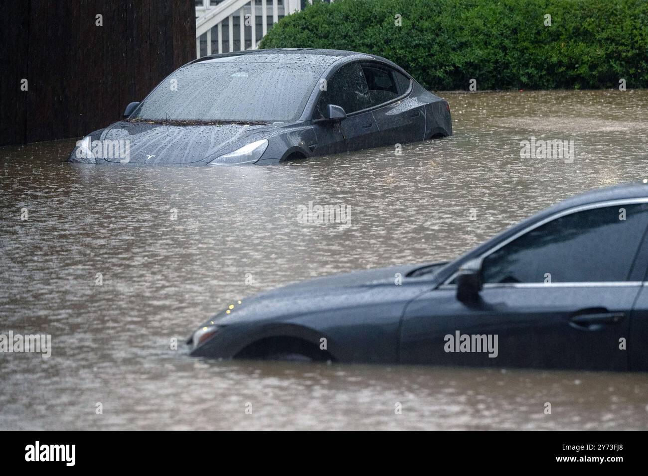 Atlanta, Georgia, USA. 27th Sep, 2024. Vehicles sit in flood waters ...