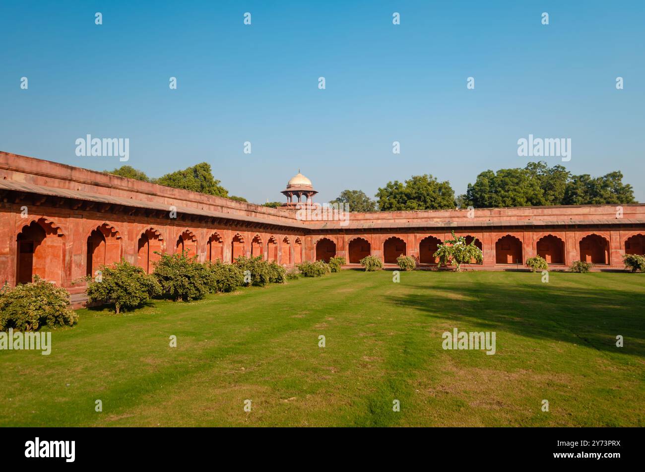 Red stone wall surrounding the Taj Mahal, mausoleum, UNESCO World ...