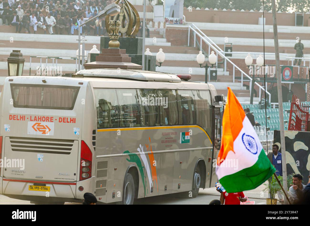 India pakistan border gate hi-res stock photography and images - Alamy