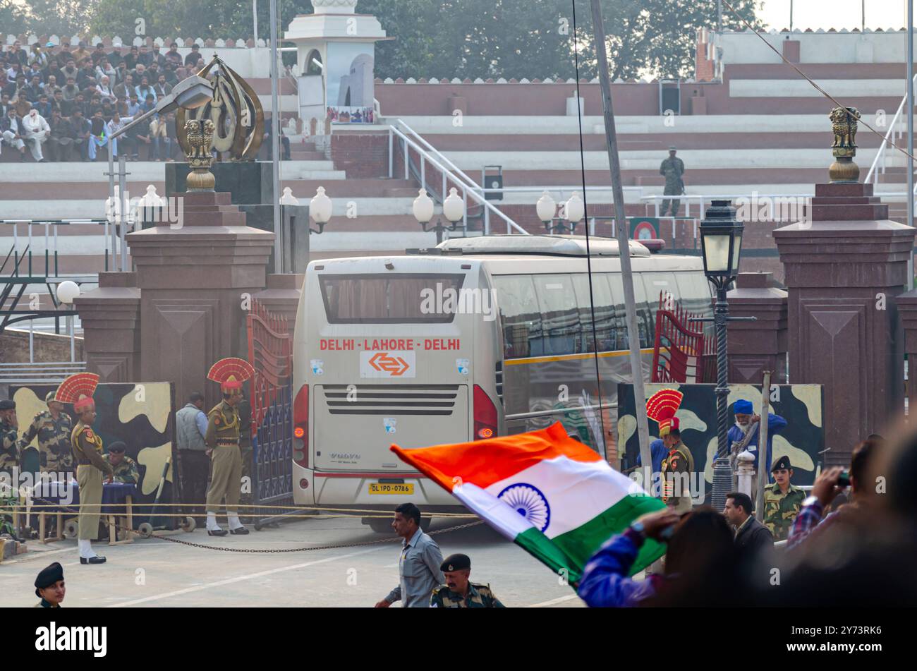 India pakistan border gate hi-res stock photography and images - Alamy