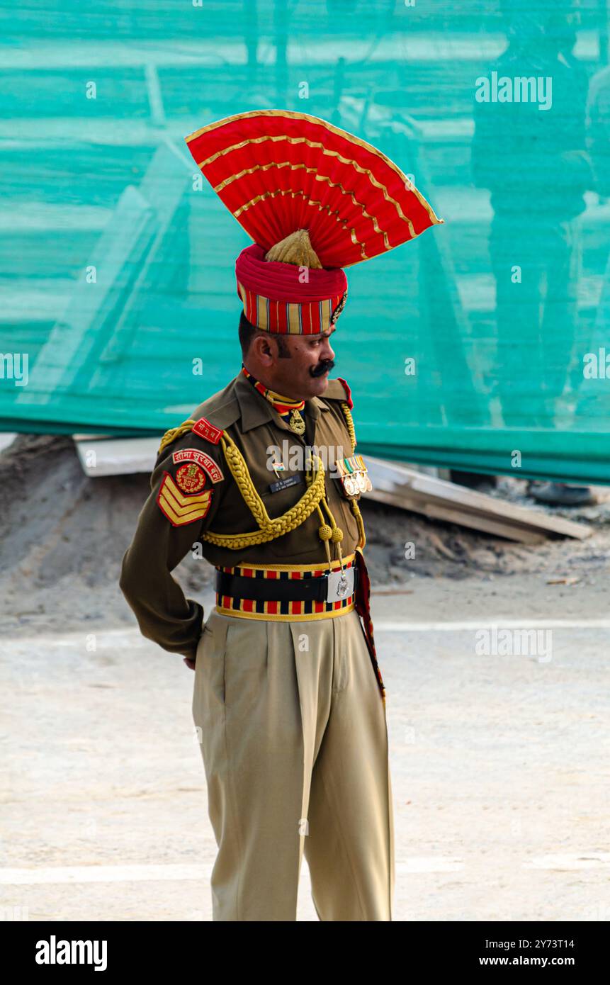 India pakistan border guards hi-res stock photography and images - Alamy
