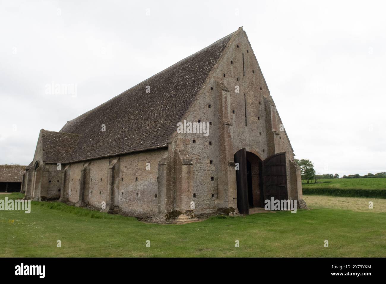The medieval tithe barn at Great Coxwell. May 2019 Stock Photo - Alamy