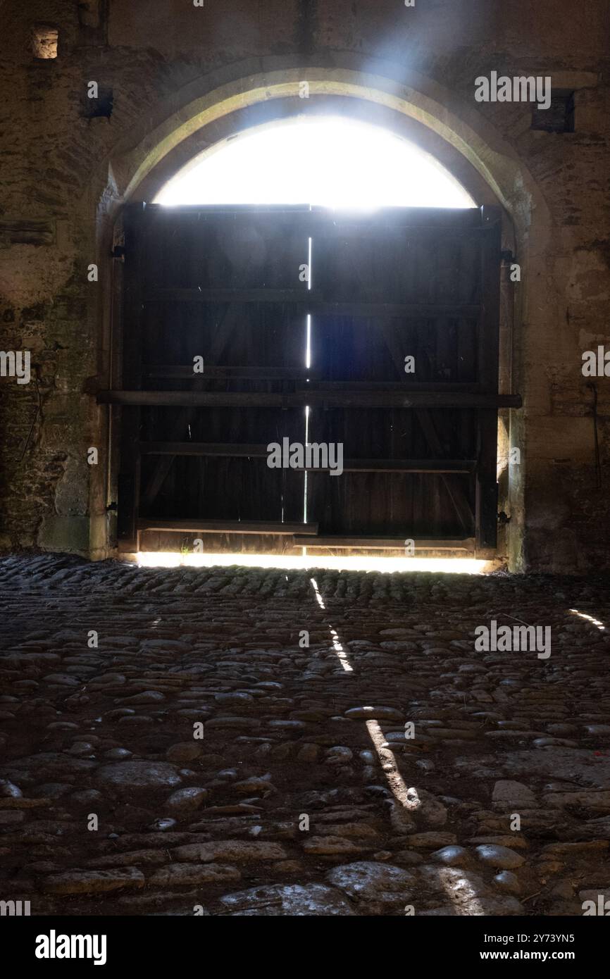 The medieval tithe barn at Great Coxwell, Oxfordshire Stock Photo - Alamy