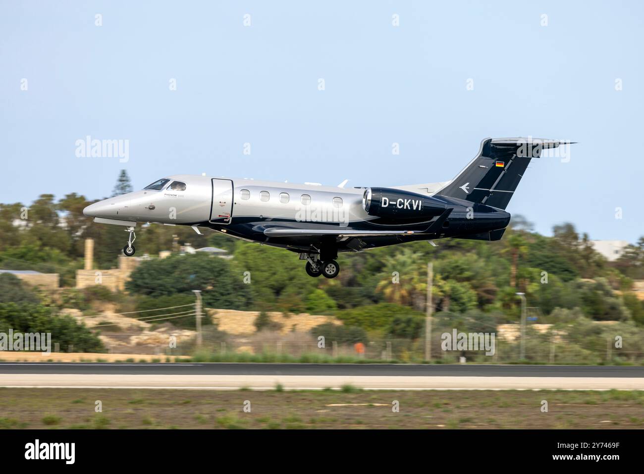 Embraer EMB-505 Phenom 300E (REG: D-CKVI) seconds before touching down ...